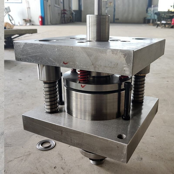 ¿Cómo programar una torreta Press Press Amada para piezas de metal ...